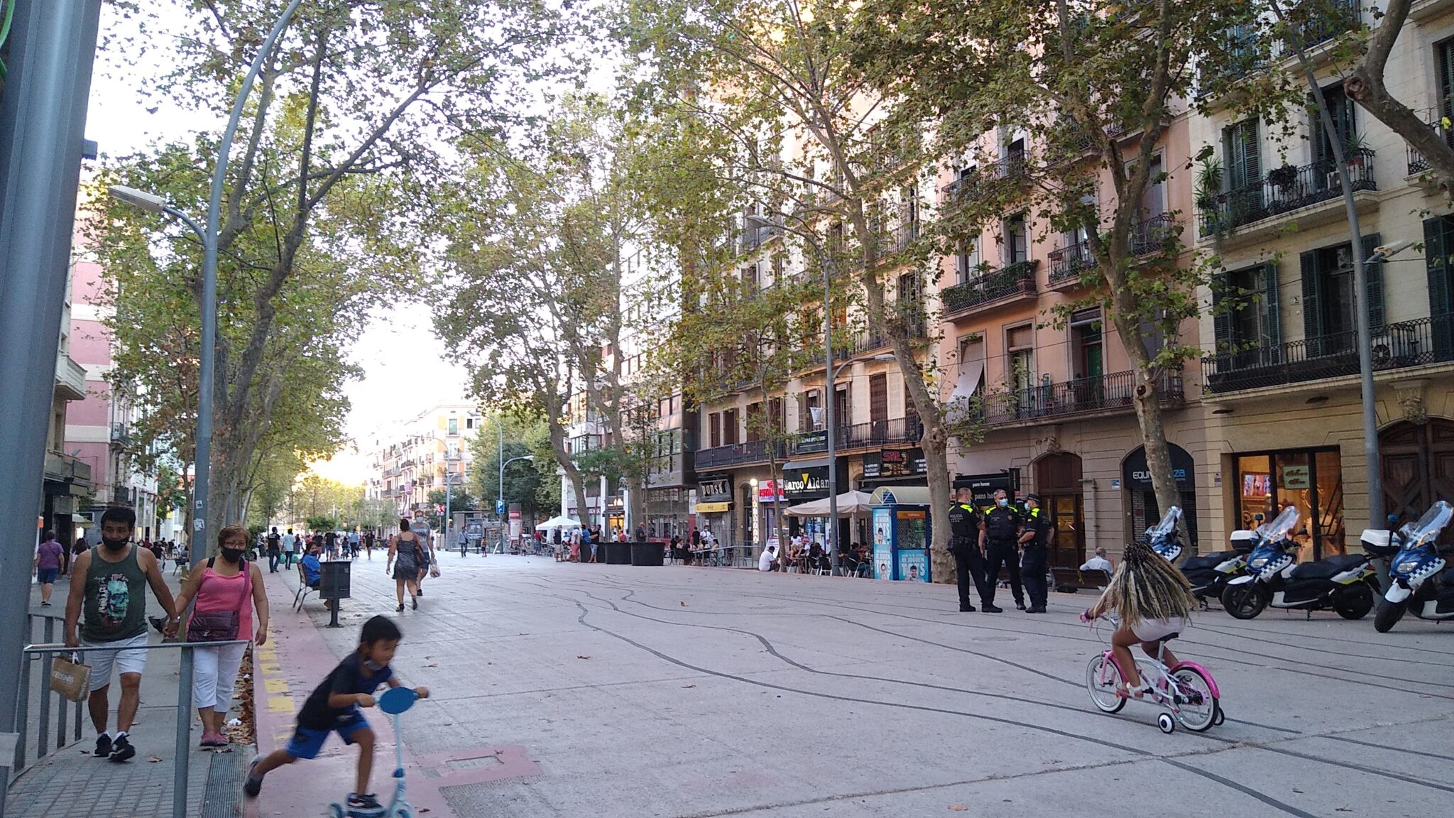 Photo Series: Public Spaces of Barcelona - Pedestrian Space