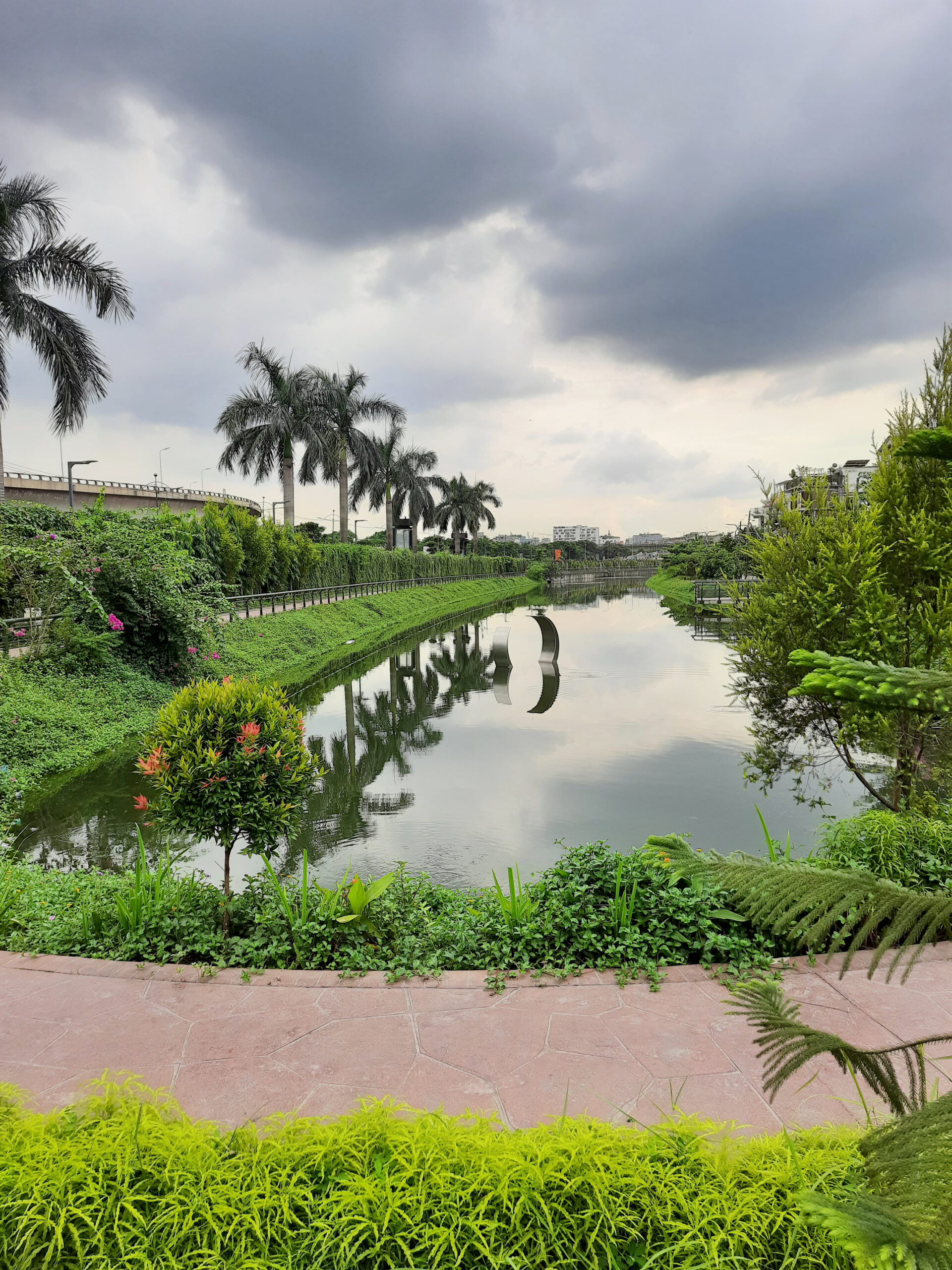 Dhaka Correspondent Emrose Ontee - Pedestrian Space