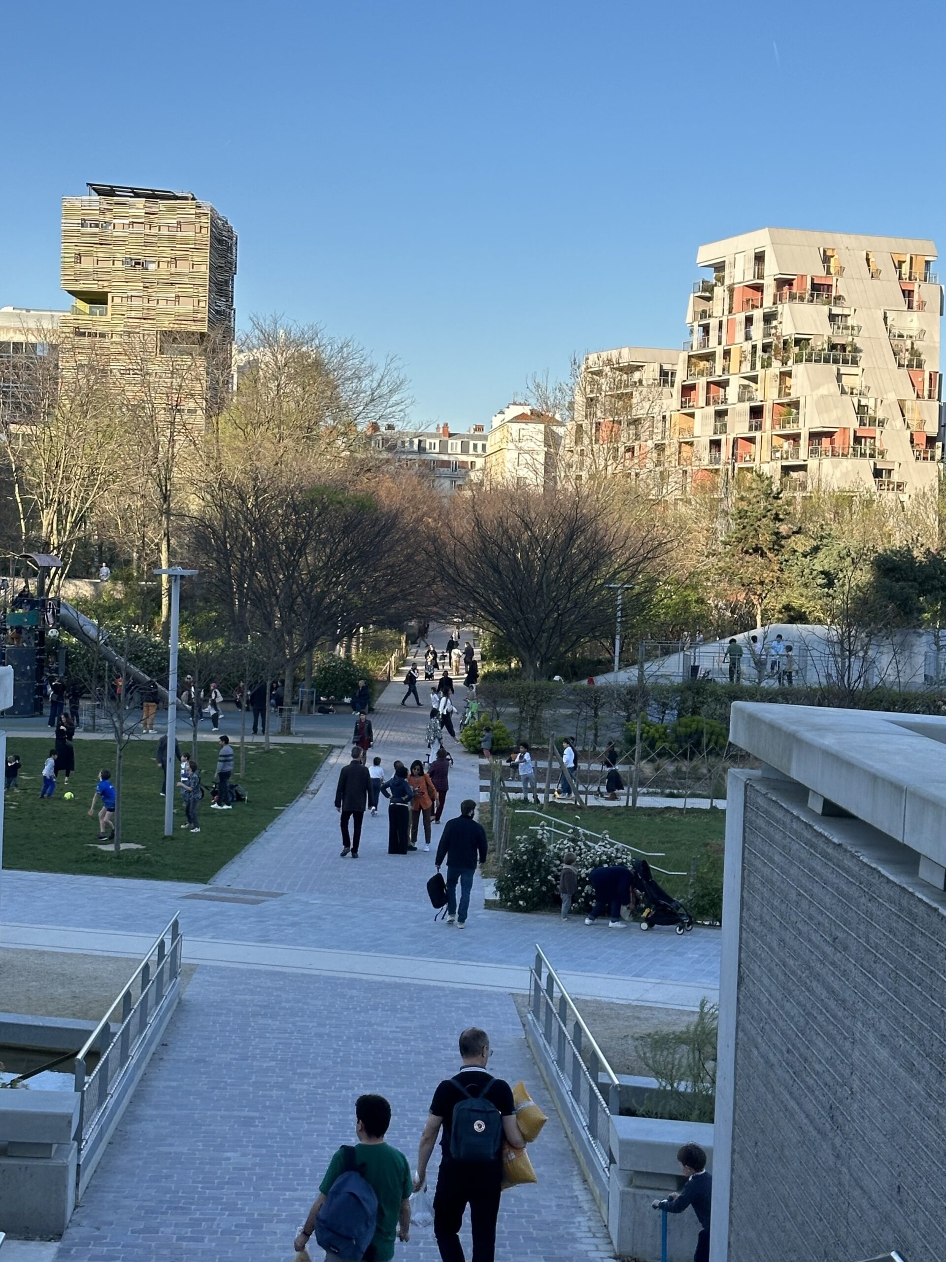 15-Minute city walking meeting: 'Extremities' Paris - Pedestrian Space